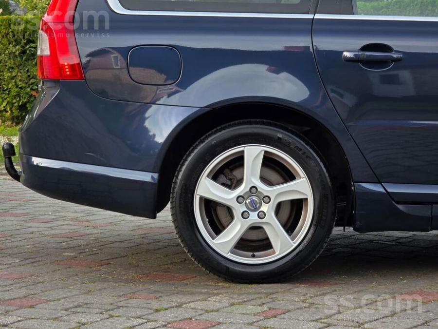 Zils Volvo V70 2013 Rīga, ar dzinēja tilpumu 2.00 L un nobraukumu 283 tūkst. km par 6750 €, foto 12 vietnē AUTOMOTO.COM.LV