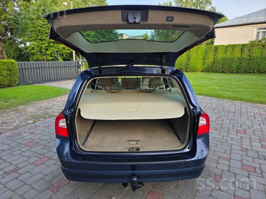 Zils Volvo V70 2013 Rīga, ar dzinēja tilpumu 2.00 L un nobraukumu 283 tūkst. km par 6750 €, foto 14 vietnē AUTOMOTO.COM.LV