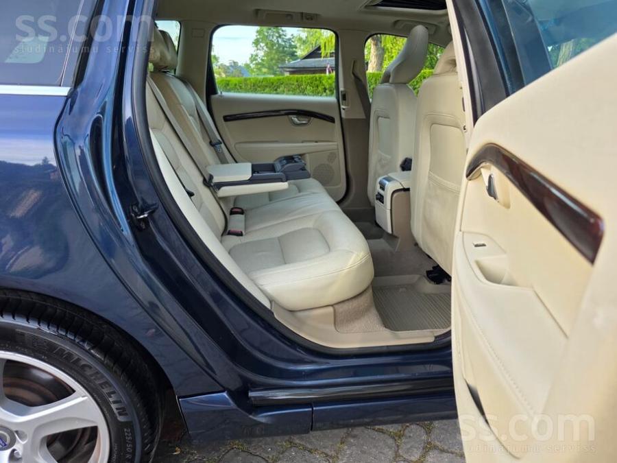 Zils Volvo V70 2013 Rīga, ar dzinēja tilpumu 2.00 L un nobraukumu 283 tūkst. km par 6750 €, foto 16 vietnē AUTOMOTO.COM.LV