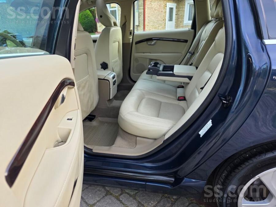 Zils Volvo V70 2013 Rīga, ar dzinēja tilpumu 2.00 L un nobraukumu 283 tūkst. km par 6750 €, foto 19 vietnē AUTOMOTO.COM.LV