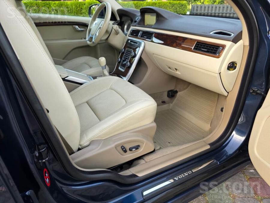 Zils Volvo V70 2013 Rīga, ar dzinēja tilpumu 2.00 L un nobraukumu 283 tūkst. km par 6750 €, foto 20 vietnē AUTOMOTO.COM.LV