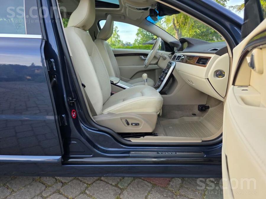 Zils Volvo V70 2013 Rīga, ar dzinēja tilpumu 2.00 L un nobraukumu 283 tūkst. km par 6750 €, foto 21 vietnē AUTOMOTO.COM.LV