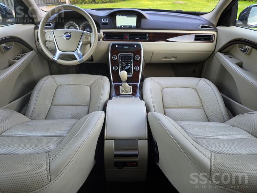 Zils Volvo V70 2013 Rīga, ar dzinēja tilpumu 2.00 L un nobraukumu 283 tūkst. km par 6750 €, foto 23 vietnē AUTOMOTO.COM.LV