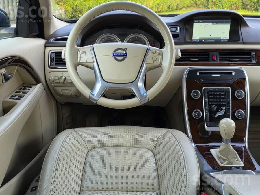 Zils Volvo V70 2013 Rīga, ar dzinēja tilpumu 2.00 L un nobraukumu 283 tūkst. km par 6750 €, foto 25 vietnē AUTOMOTO.COM.LV