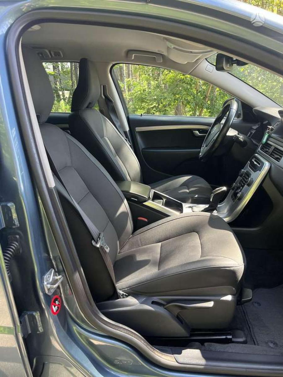 Zils Volvo V70 2013 Viļņa, ar dzinēja tilpumu 1.56 L un nobraukumu 281 tūkst. km par 6750 €, foto 17 vietnē AUTOMOTO.COM.LV
