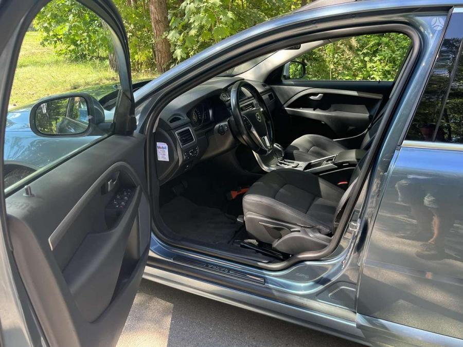 Zils Volvo V70 2013 Viļņa, ar dzinēja tilpumu 1.56 L un nobraukumu 281 tūkst. km par 6750 €, foto 26 vietnē AUTOMOTO.COM.LV