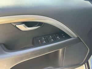 Zils Volvo V70 2013 Viļņa, ar dzinēja tilpumu 1.56 L un nobraukumu 281 tūkst. km par 6750 €, foto 27 vietnē AUTOMOTO.COM.LV