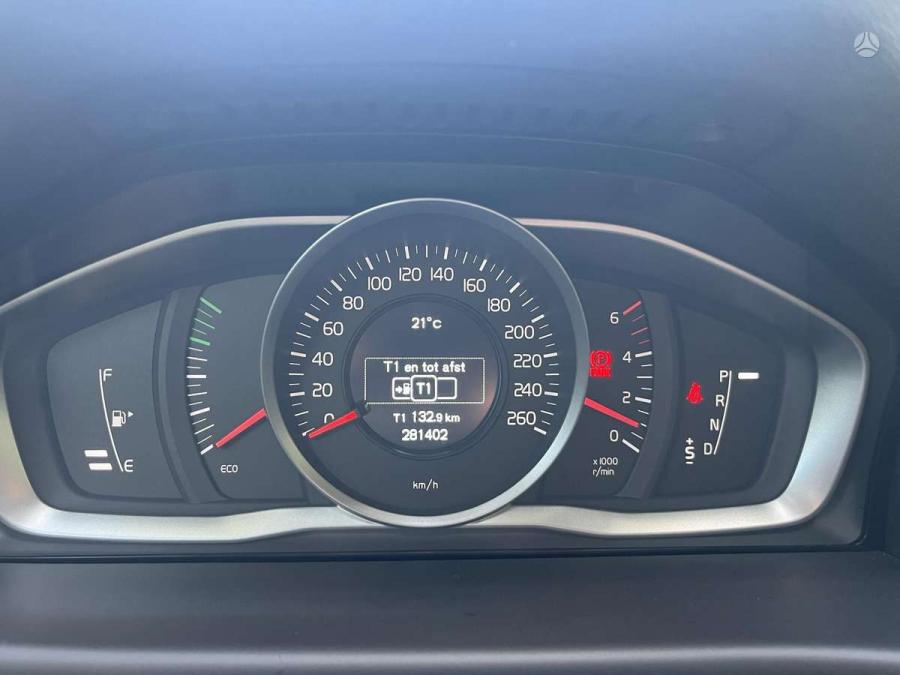 Zils Volvo V70 2013 Viļņa, ar dzinēja tilpumu 1.56 L un nobraukumu 281 tūkst. km par 6750 €, foto 32 vietnē AUTOMOTO.COM.LV