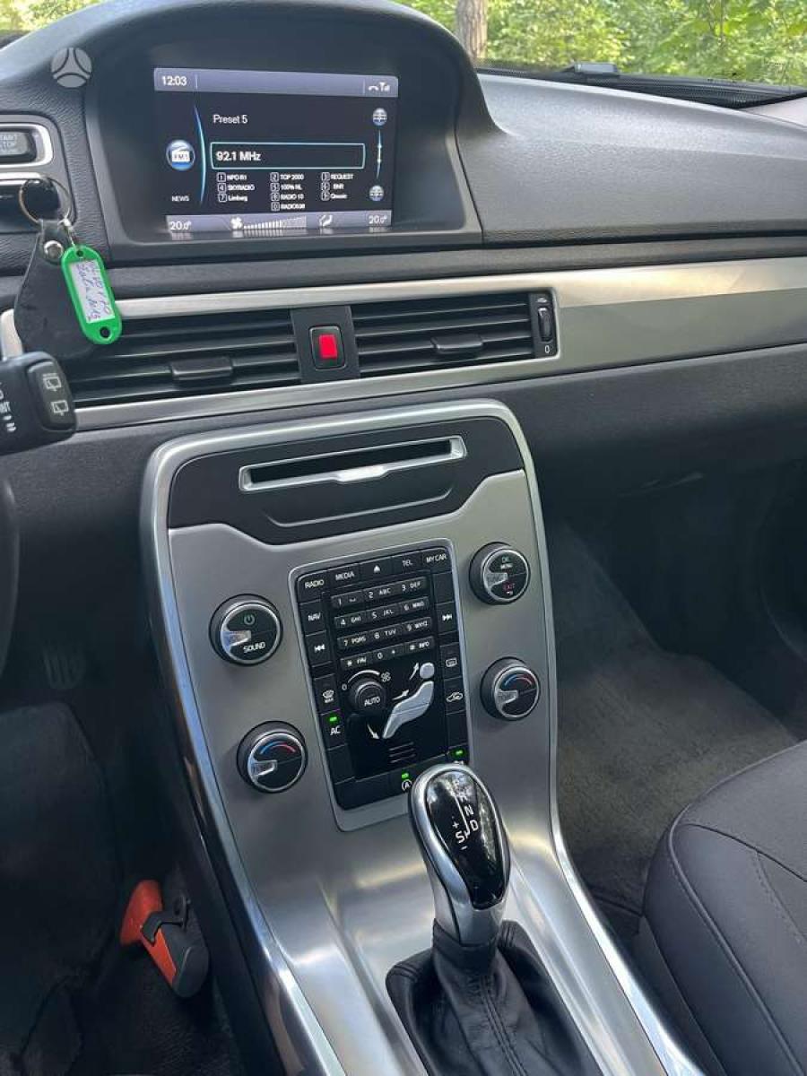 Zils Volvo V70 2013 Viļņa, ar dzinēja tilpumu 1.56 L un nobraukumu 281 tūkst. km par 6750 €, foto 33 vietnē AUTOMOTO.COM.LV