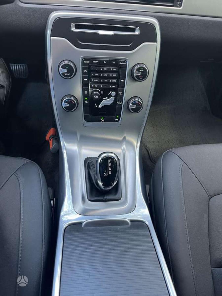 Zils Volvo V70 2013 Viļņa, ar dzinēja tilpumu 1.56 L un nobraukumu 281 tūkst. km par 6750 €, foto 37 vietnē AUTOMOTO.COM.LV