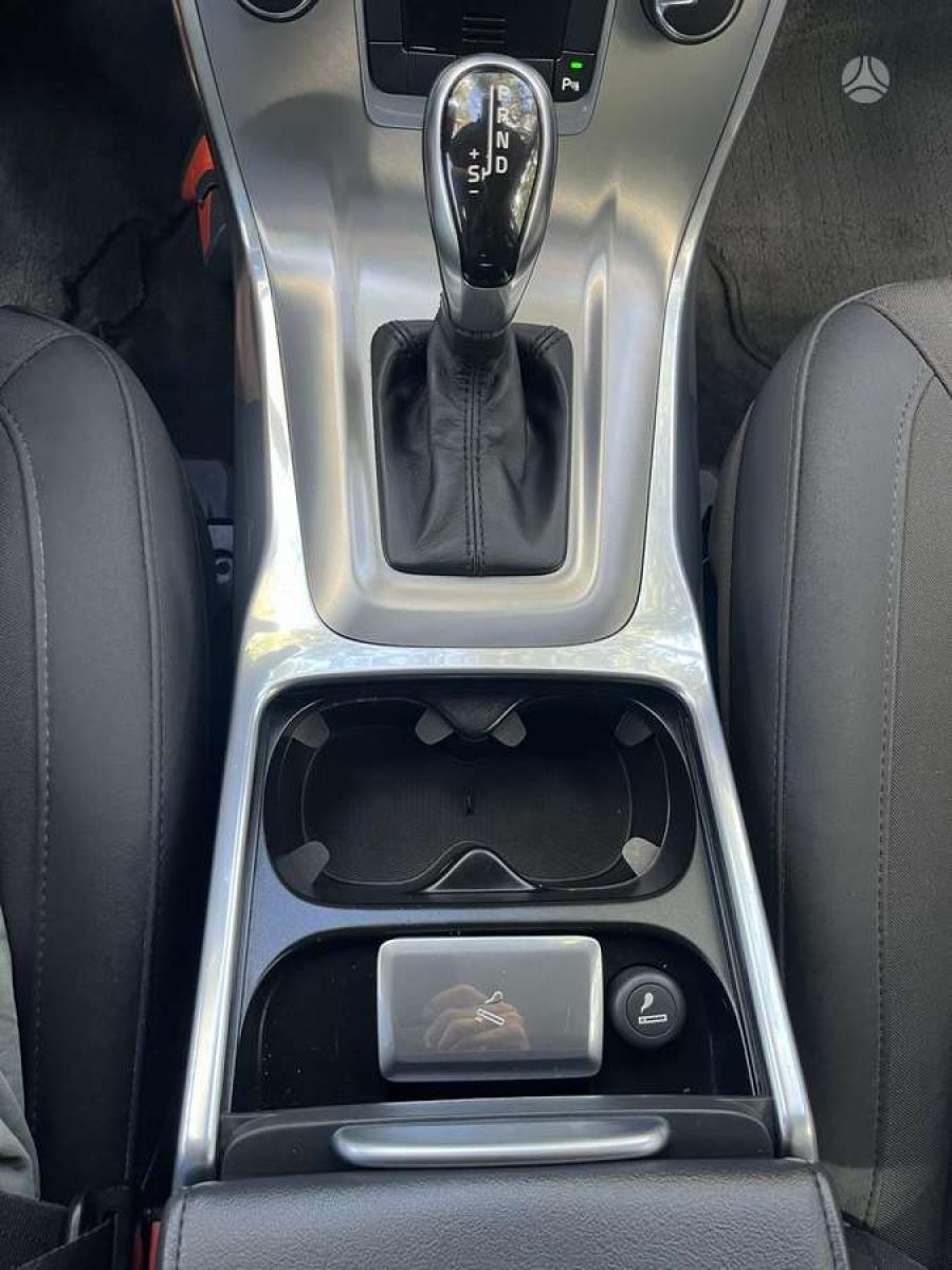 Zils Volvo V70 2013 Viļņa, ar dzinēja tilpumu 1.56 L un nobraukumu 281 tūkst. km par 6750 €, foto 39 vietnē AUTOMOTO.COM.LV