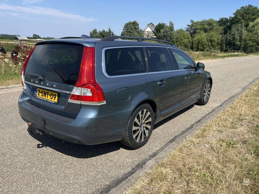 Zils Volvo V70 2013 Viļņa, ar dzinēja tilpumu 1.56 L un nobraukumu 281 tūkst. km par 6750 €, foto 53 vietnē AUTOMOTO.COM.LV