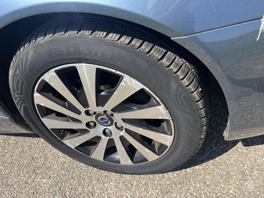 Zils Volvo V70 2013 Viļņa, ar dzinēja tilpumu 1.56 L un nobraukumu 281 tūkst. km par 6750 €, foto 55 vietnē AUTOMOTO.COM.LV