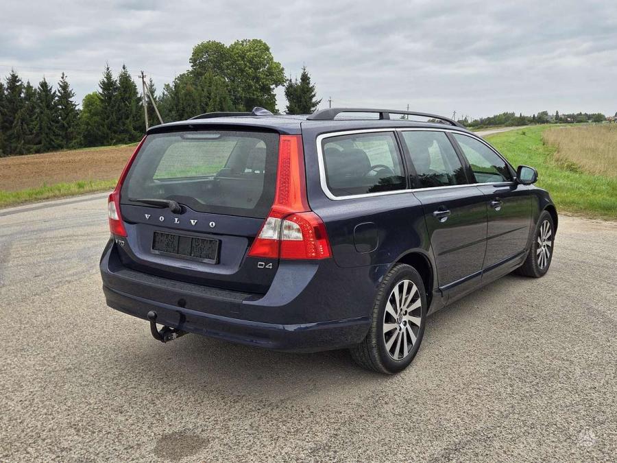 Blue Volvo V70 2013 in Kaunas, with an engine capacity of 1.98 L and mileage of 279 thousand km for 5989 €, photo 6 on AUTOMOTO.COM.LV