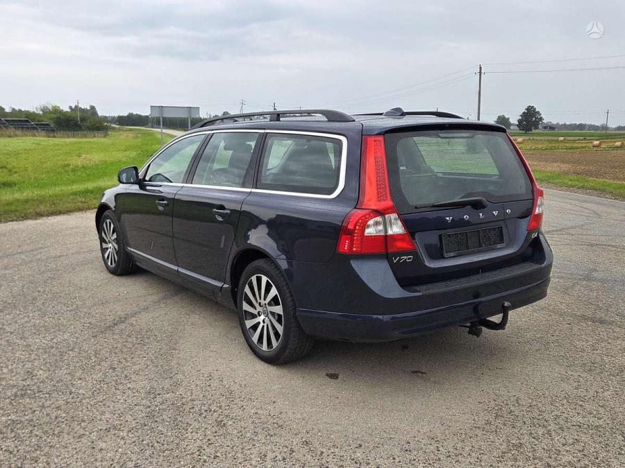 Blue Volvo V70 2013 in Kaunas, with an engine capacity of 1.98 L and mileage of 279 thousand km for 5989 €, photo 8 on AUTOMOTO.COM.LV