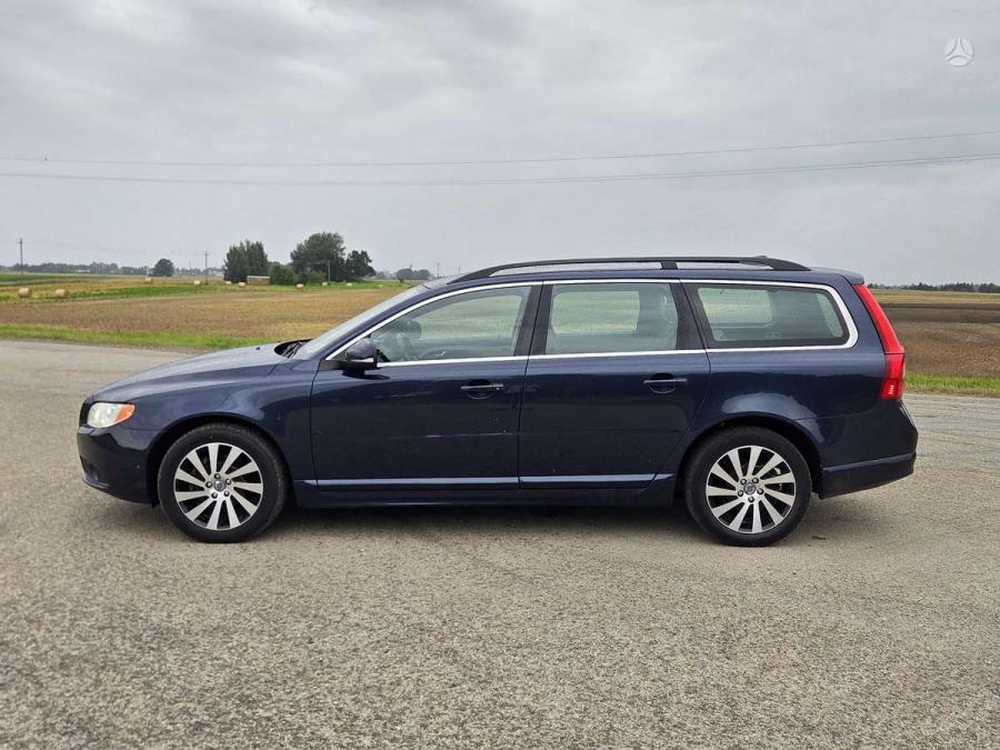 Blue Volvo V70 2013 in Kaunas, with an engine capacity of 1.98 L and mileage of 279 thousand km for 5989 €, photo 9 on AUTOMOTO.COM.LV