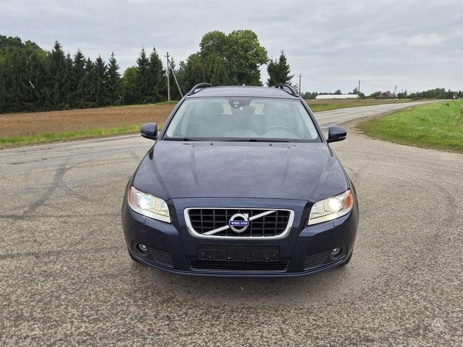 Blue Volvo V70 2013 in Kaunas, with an engine capacity of 1.98 L and mileage of 279 thousand km for 5989 €, photo 10 on AUTOMOTO.COM.LV