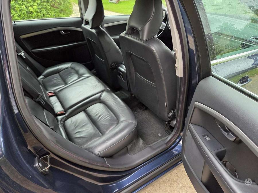 Blue Volvo V70 2013 in Kaunas, with an engine capacity of 1.98 L and mileage of 279 thousand km for 5989 €, photo 13 on AUTOMOTO.COM.LV