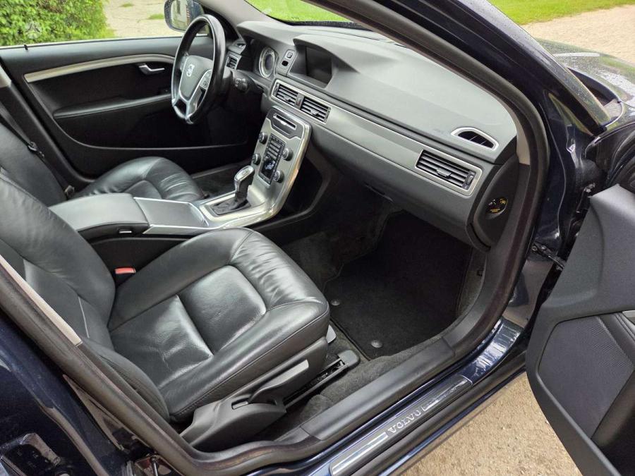 Blue Volvo V70 2013 in Kaunas, with an engine capacity of 1.98 L and mileage of 279 thousand km for 5989 €, photo 14 on AUTOMOTO.COM.LV