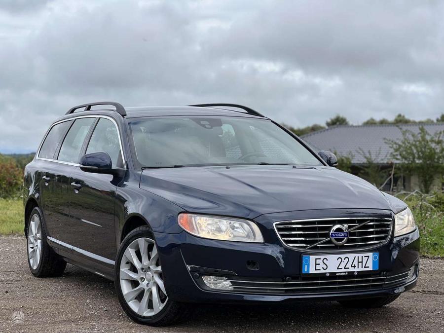 Blue Volvo V70 2013 in Utena, with an engine capacity of 1.98 L and mileage of 354 thousand km for 5990 €, photo 1 on AUTOMOTO.COM.LV
