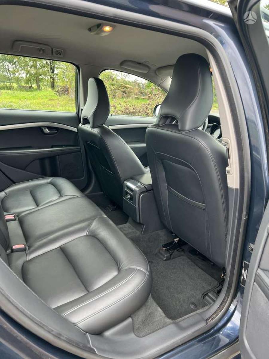 Blue Volvo V70 2013 in Utena, with an engine capacity of 1.98 L and mileage of 354 thousand km for 5990 €, photo 14 on AUTOMOTO.COM.LV