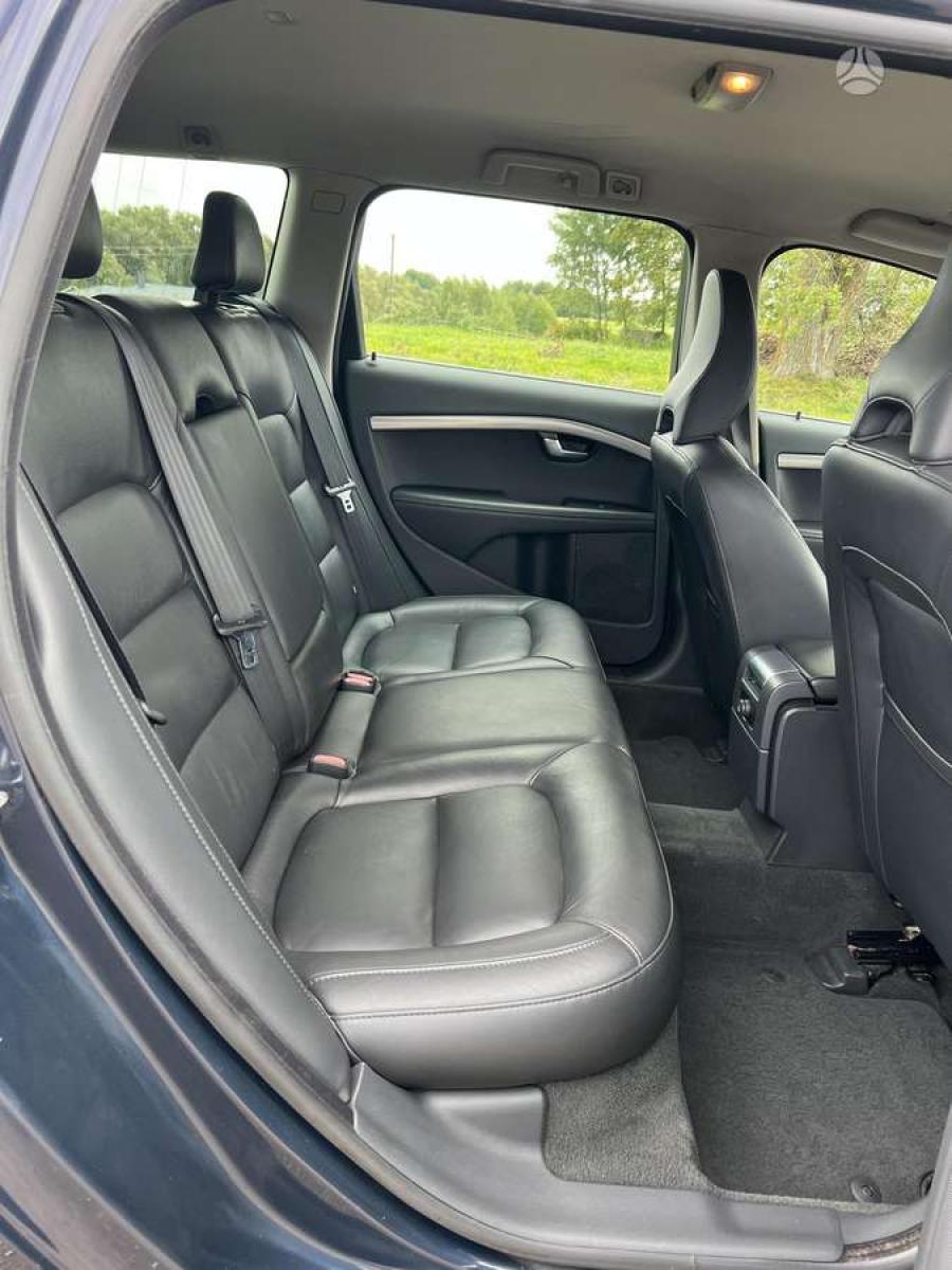 Blue Volvo V70 2013 in Utena, with an engine capacity of 1.98 L and mileage of 354 thousand km for 5990 €, photo 15 on AUTOMOTO.COM.LV