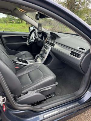 Blue Volvo V70 2013 in Utena, with an engine capacity of 1.98 L and mileage of 354 thousand km for 5990 €, photo 16 on AUTOMOTO.COM.LV