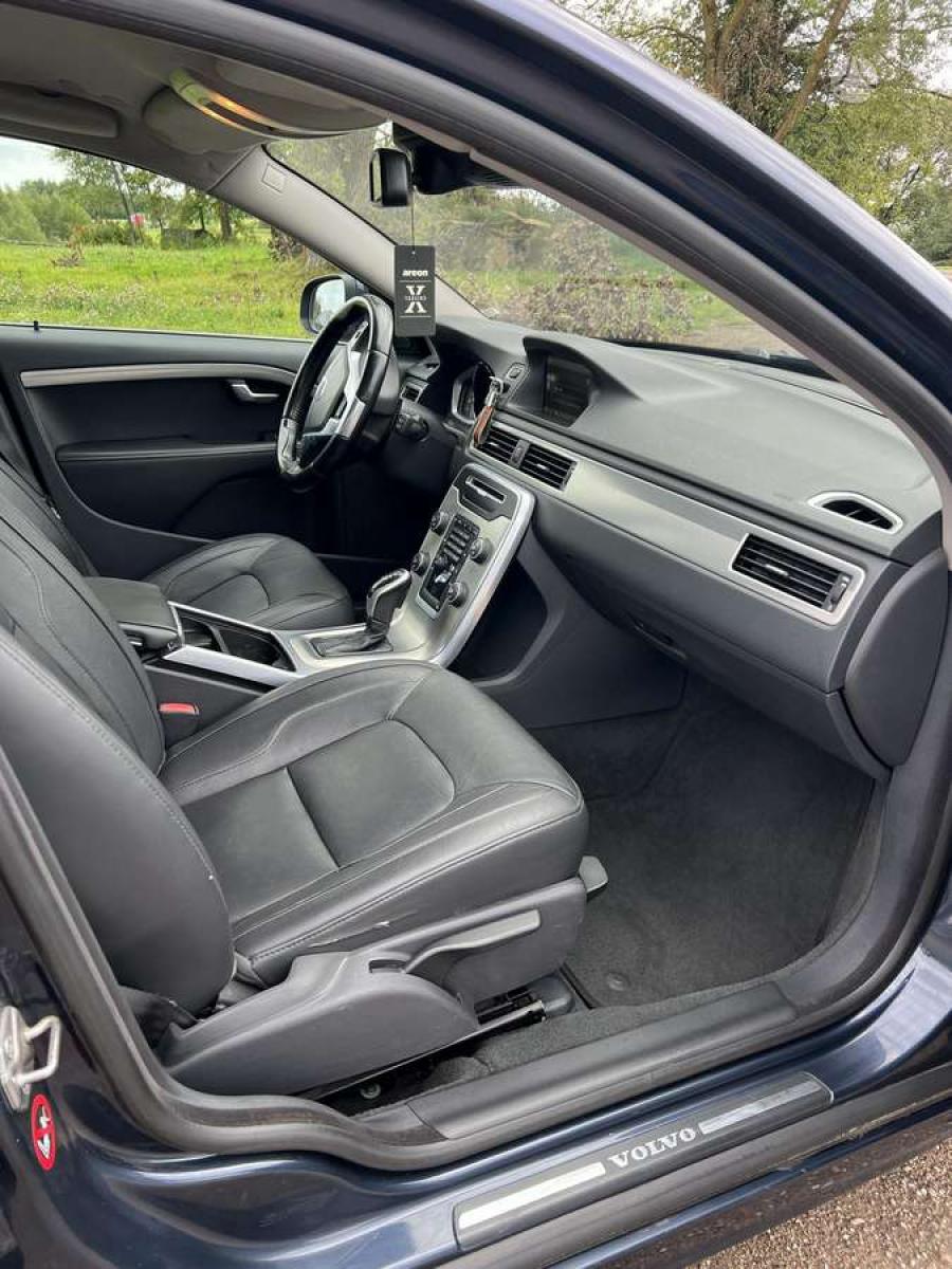 Blue Volvo V70 2013 in Utena, with an engine capacity of 1.98 L and mileage of 354 thousand km for 5990 €, photo 16 on AUTOMOTO.COM.LV