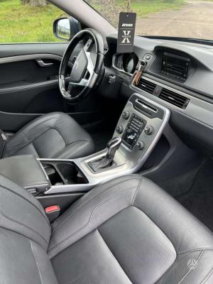Blue Volvo V70 2013 in Utena, with an engine capacity of 1.98 L and mileage of 354 thousand km for 5990 €, photo 18 on AUTOMOTO.COM.LV