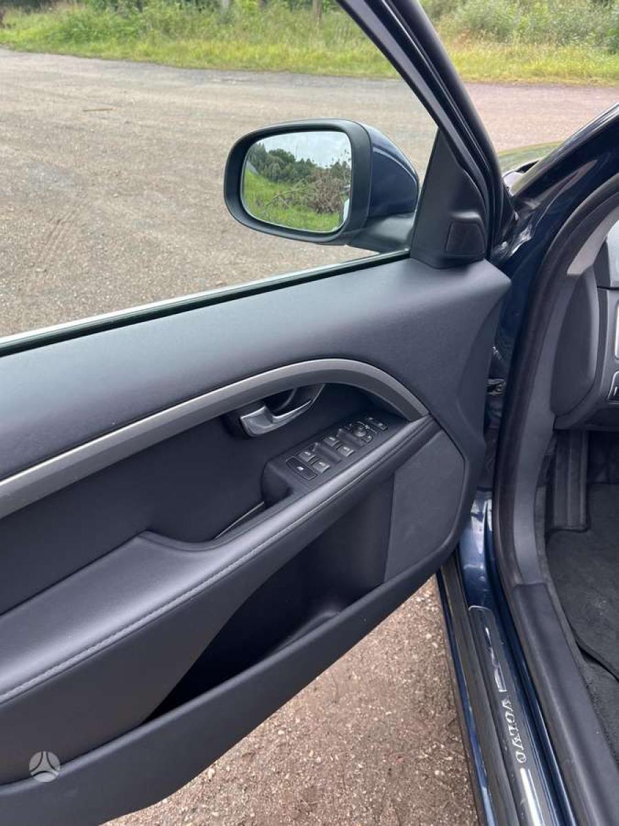 Blue Volvo V70 2013 in Utena, with an engine capacity of 1.98 L and mileage of 354 thousand km for 5990 €, photo 22 on AUTOMOTO.COM.LV