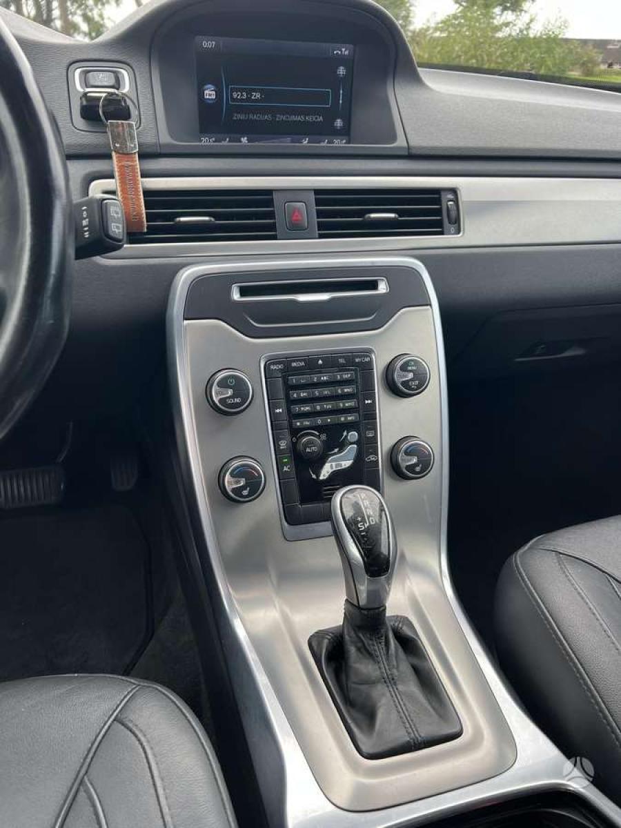 Blue Volvo V70 2013 in Utena, with an engine capacity of 1.98 L and mileage of 354 thousand km for 5990 €, photo 24 on AUTOMOTO.COM.LV