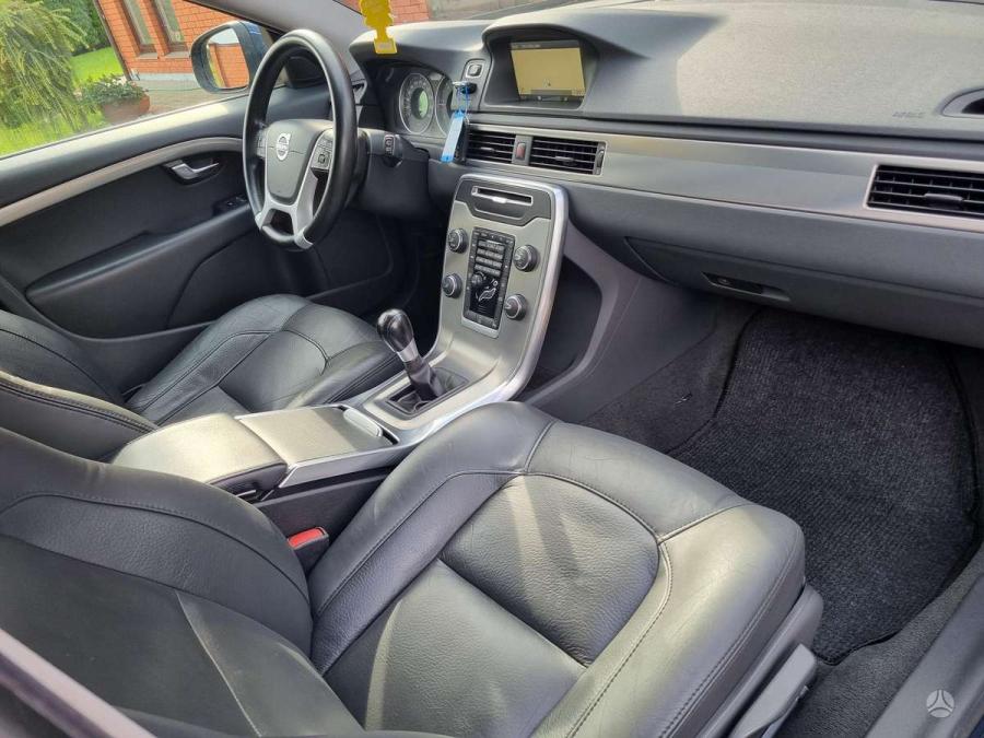 Zils Volvo V70 2013 Kauņa, ar dzinēja tilpumu 2.00 L un nobraukumu 300 tūkst. km par 5790 €, foto 29 vietnē AUTOMOTO.COM.LV