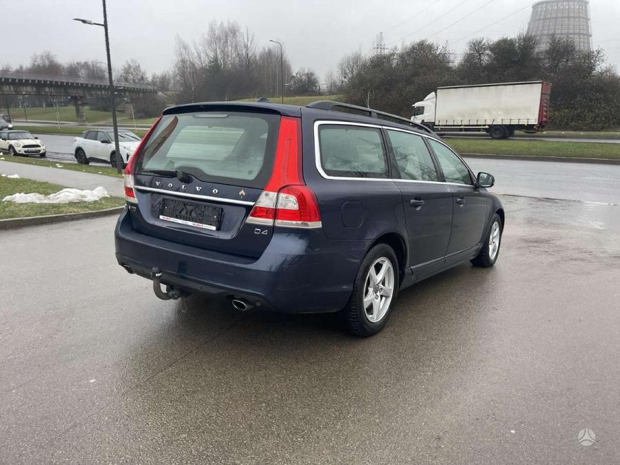 Blue Volvo V70 2014 in Kaunas, with an engine capacity of 1.97 L and mileage of 275 thousand km for 5650 €, photo 13 on AUTOMOTO.COM.LV