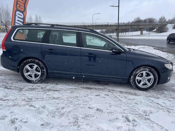 Blue Volvo V70 2014 in Kaunas, with an engine capacity of 1.97 L and mileage of 274 thousand km for 5650 €, photo 8 on AUTOMOTO.COM.LV