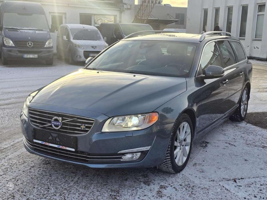 Blue Volvo V70 2014 in Kaunas, with an engine capacity of 1.56 L and mileage of 267 thousand km for 6850 €, photo 1 on AUTOMOTO.COM.LV