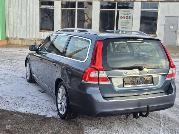 Blue Volvo V70 2014 in Kaunas, with an engine capacity of 1.56 L and mileage of 267 thousand km for 6850 €, photo 8 on AUTOMOTO.COM.LV