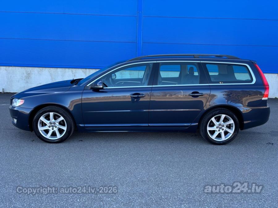 Blue Volvo V70 2014 in Paide, with an engine capacity of 2.00 L and mileage of 240 thousand km for 8590 €, photo 4 on AUTOMOTO.COM.LV