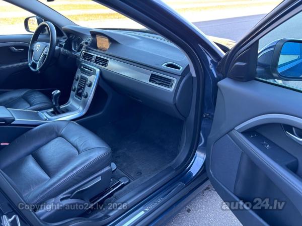 Blue Volvo V70 2014 in Paide, with an engine capacity of 2.00 L and mileage of 240 thousand km for 8590 €, photo 9 on AUTOMOTO.COM.LV