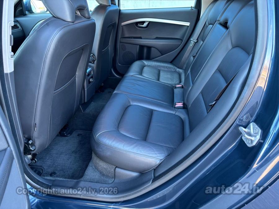 Blue Volvo V70 2014 in Paide, with an engine capacity of 2.00 L and mileage of 240 thousand km for 8590 €, photo 14 on AUTOMOTO.COM.LV