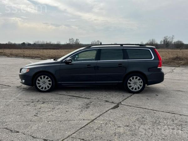 Zils Volvo V70 2014 Rīga, ar dzinēja tilpumu 2.00 L un nobraukumu 0 tūkst. km par 6399 €, foto 2 vietnē AUTOMOTO.COM.LV