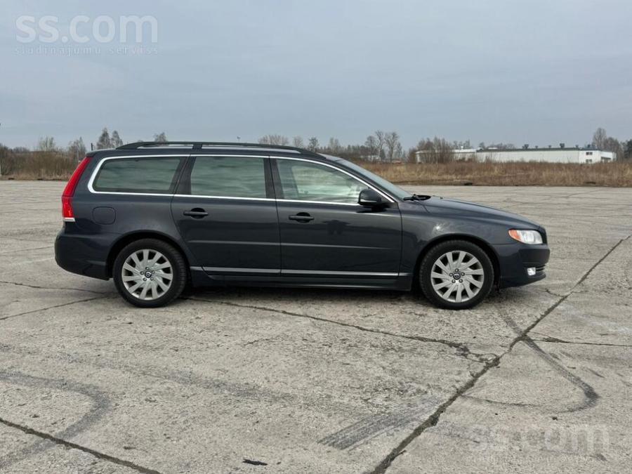 Zils Volvo V70 2014 Rīga, ar dzinēja tilpumu 2.00 L un nobraukumu 0 tūkst. km par 6399 €, foto 7 vietnē AUTOMOTO.COM.LV