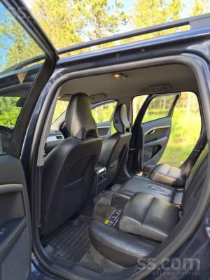 Blue Volvo V70 2014 in Tukums, with an engine capacity of 2.00 L and mileage of 407 thousand km for 8550 €, photo 7 on AUTOMOTO.COM.LV