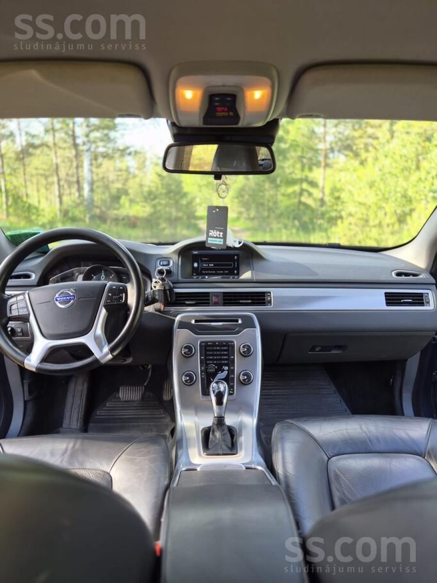 Blue Volvo V70 2014 in Tukums, with an engine capacity of 2.00 L and mileage of 407 thousand km for 8550 €, photo 8 on AUTOMOTO.COM.LV
