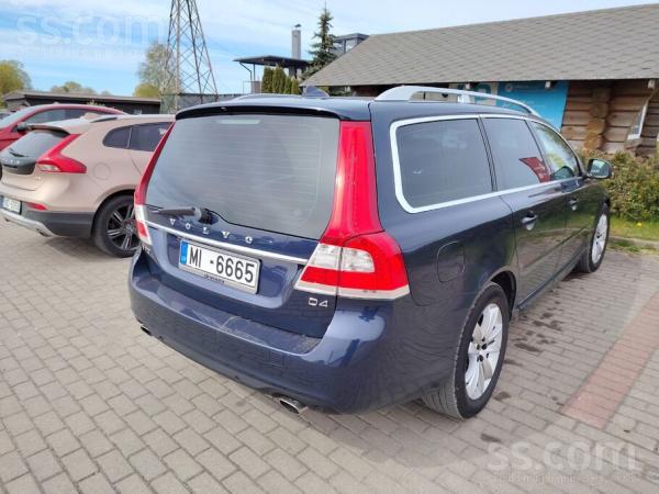 Blue Volvo V70 2014 in Riga, with an engine capacity of 2.00 L and mileage of 243 thousand km for 5500 €, photo 2 on AUTOMOTO.COM.LV