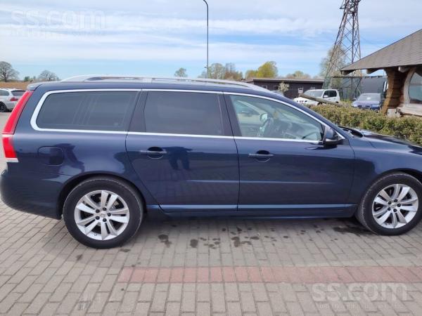 Blue Volvo V70 2014 in Riga, with an engine capacity of 2.00 L and mileage of 243 thousand km for 5500 €, photo 3 on AUTOMOTO.COM.LV