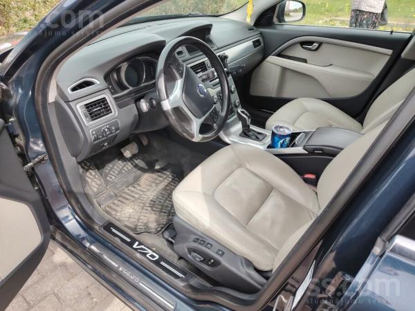 Blue Volvo V70 2014 in Riga, with an engine capacity of 2.00 L and mileage of 243 thousand km for 5500 €, photo 6 on AUTOMOTO.COM.LV