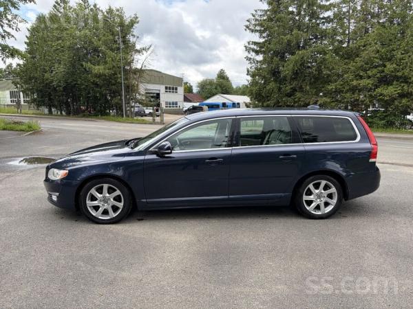 Blue Volvo V70 2014 in Ogre, with an engine capacity of 2.40 L and mileage of 248 thousand km for 9000 €, photo 2 on AUTOMOTO.COM.LV