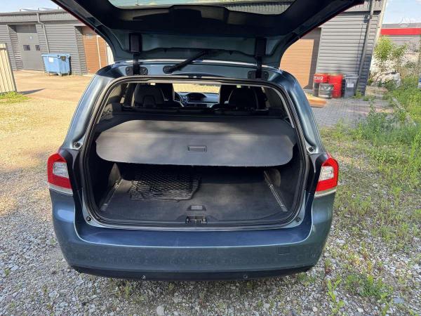Zils Volvo V70 2014 Alīta, ar dzinēja tilpumu 2.00 L un nobraukumu 297 tūkst. km par 6500 €, foto 5 vietnē AUTOMOTO.COM.LV