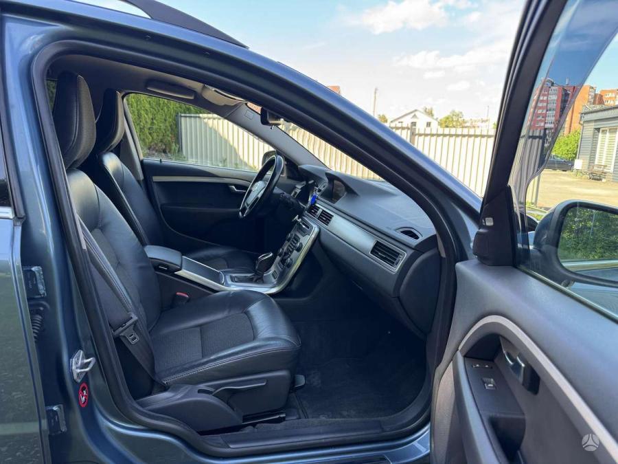 Blue Volvo V70 2014 in Alytus, with an engine capacity of 2.00 L and mileage of 297 thousand km for 6500 €, photo 10 on AUTOMOTO.COM.LV