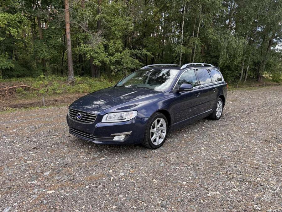 Blue Volvo V70 2014 in Jonava, with an engine capacity of 1.97 L and mileage of 285 thousand km for 9150 €, photo 1 on AUTOMOTO.COM.LV